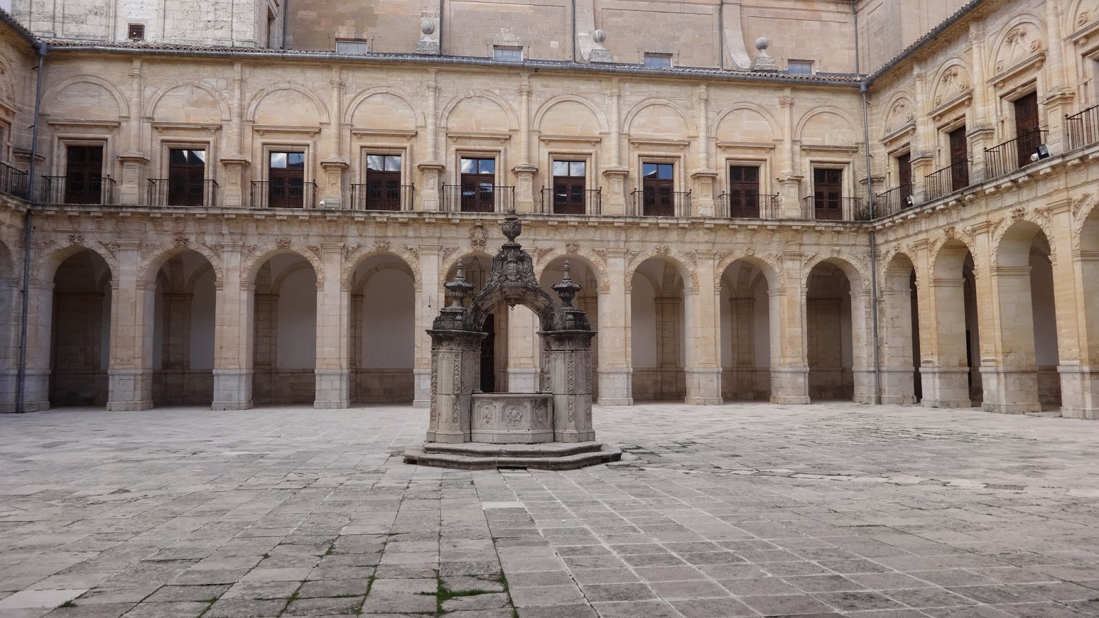 Cómo es la Visita turística al Monasterio de Uclés - Conmimochilacuestas