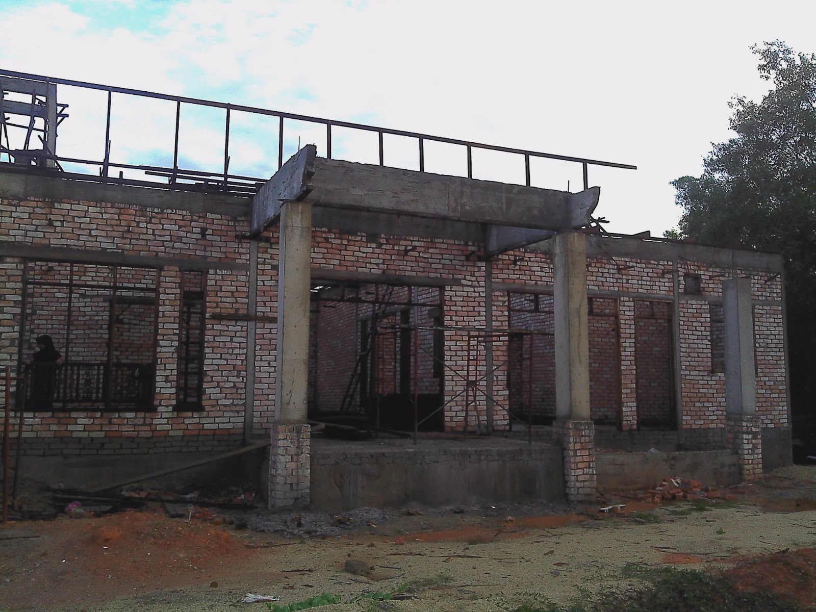 BINA BUNGALOW SENDIRI: LANGKAH 10 DAN 11: MEMASANG KEKUDA KAYU