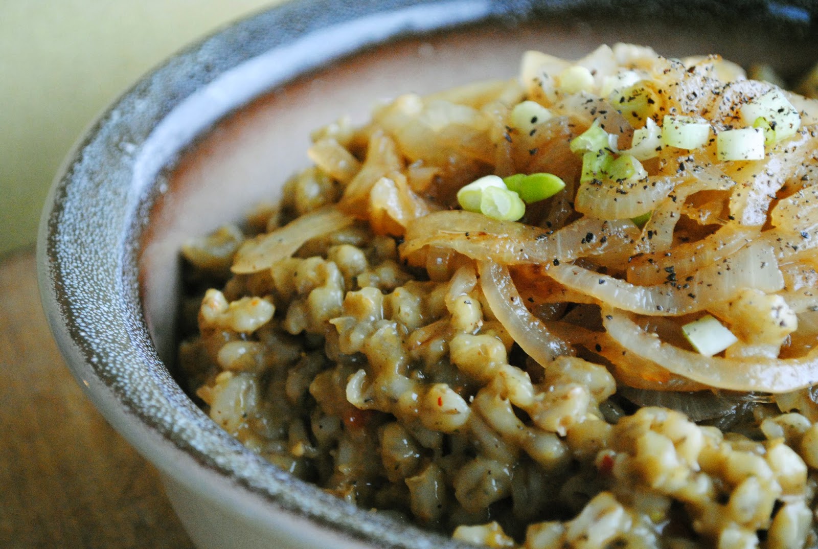 Barley porridge with pan-fried onions |VeganSandra