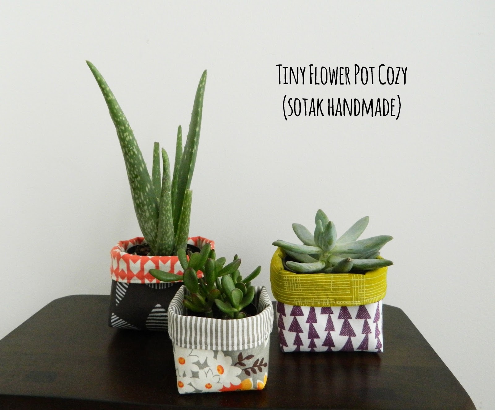 tiny flower pot cozy {a tutorial}