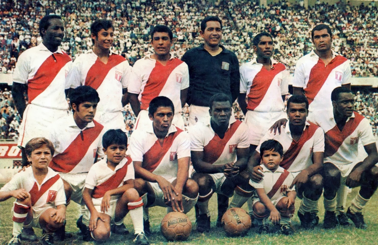 Perú todas las artes: FUTBOL PERUANO MÁS QUE UNA PASIÓN
