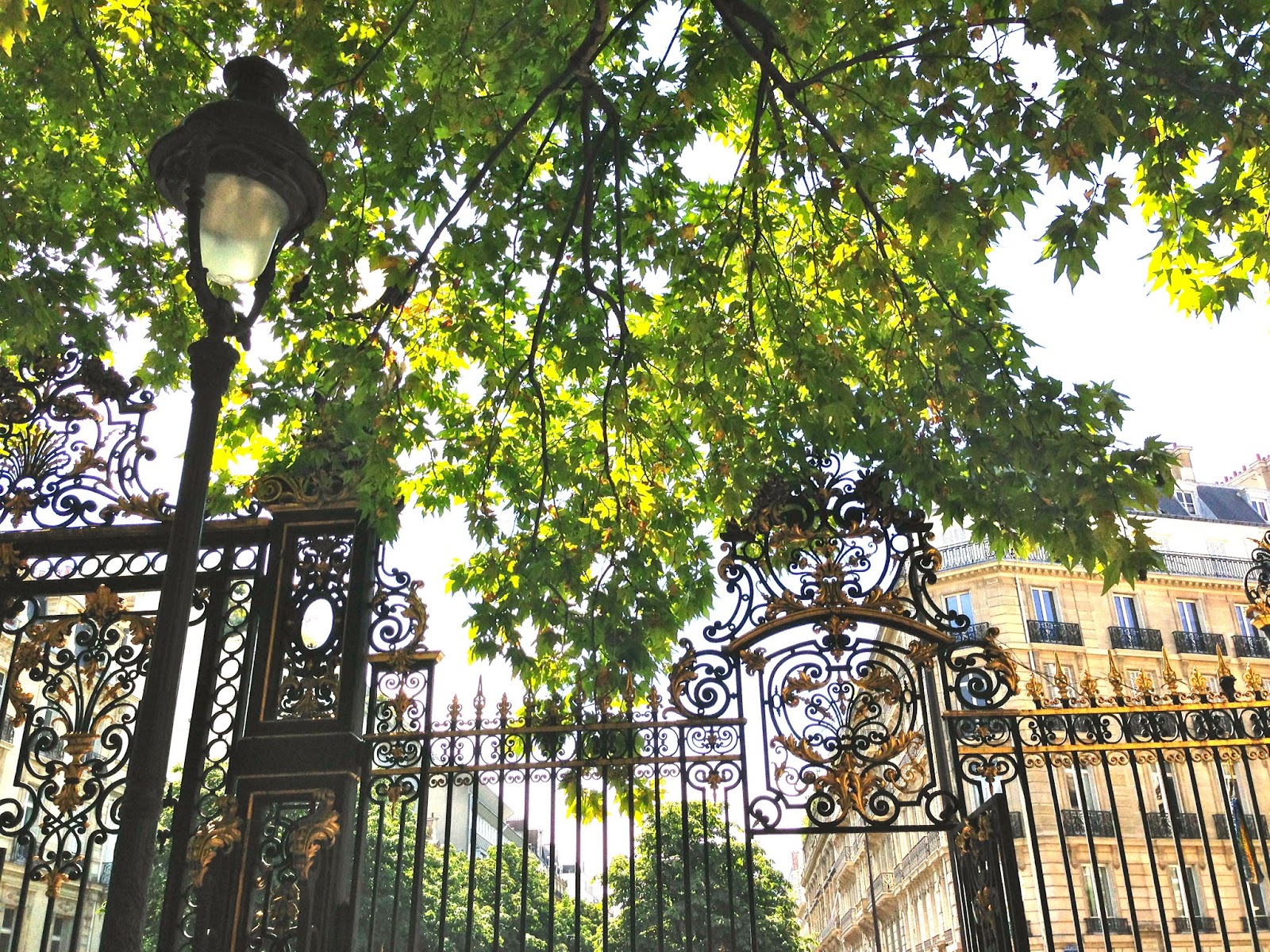 Focus On Paris: Gilded gate