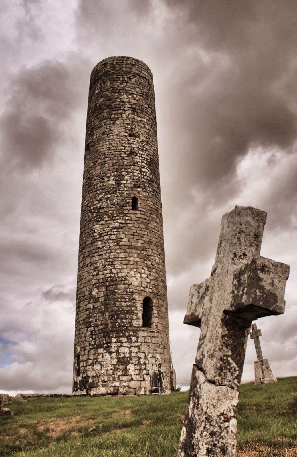 Historic Sites of Ireland: Meelick Round Tower