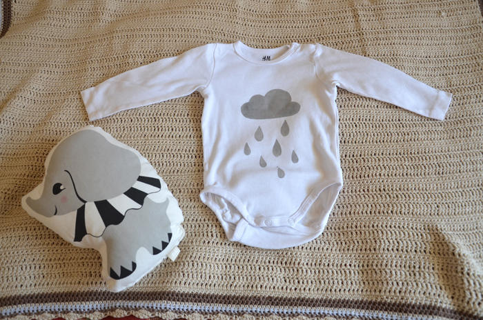 DIY: Cómo estampar tu propia ropa de bebé / Actitud y alegría.