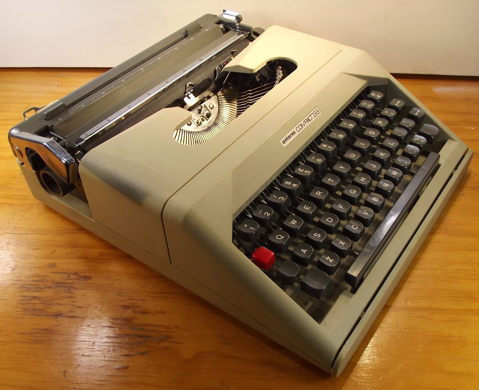 oz.Typewriter: Departure Lounge (Economy Class): Portable Typewriters ...