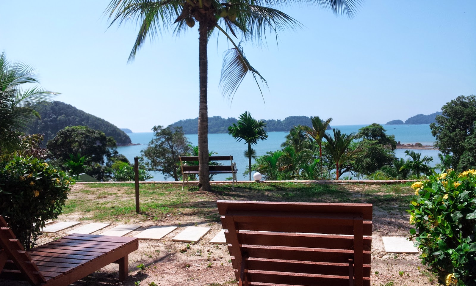 Coretan Pengembaraan : Endau Beach Resort, Pantai Penyabong