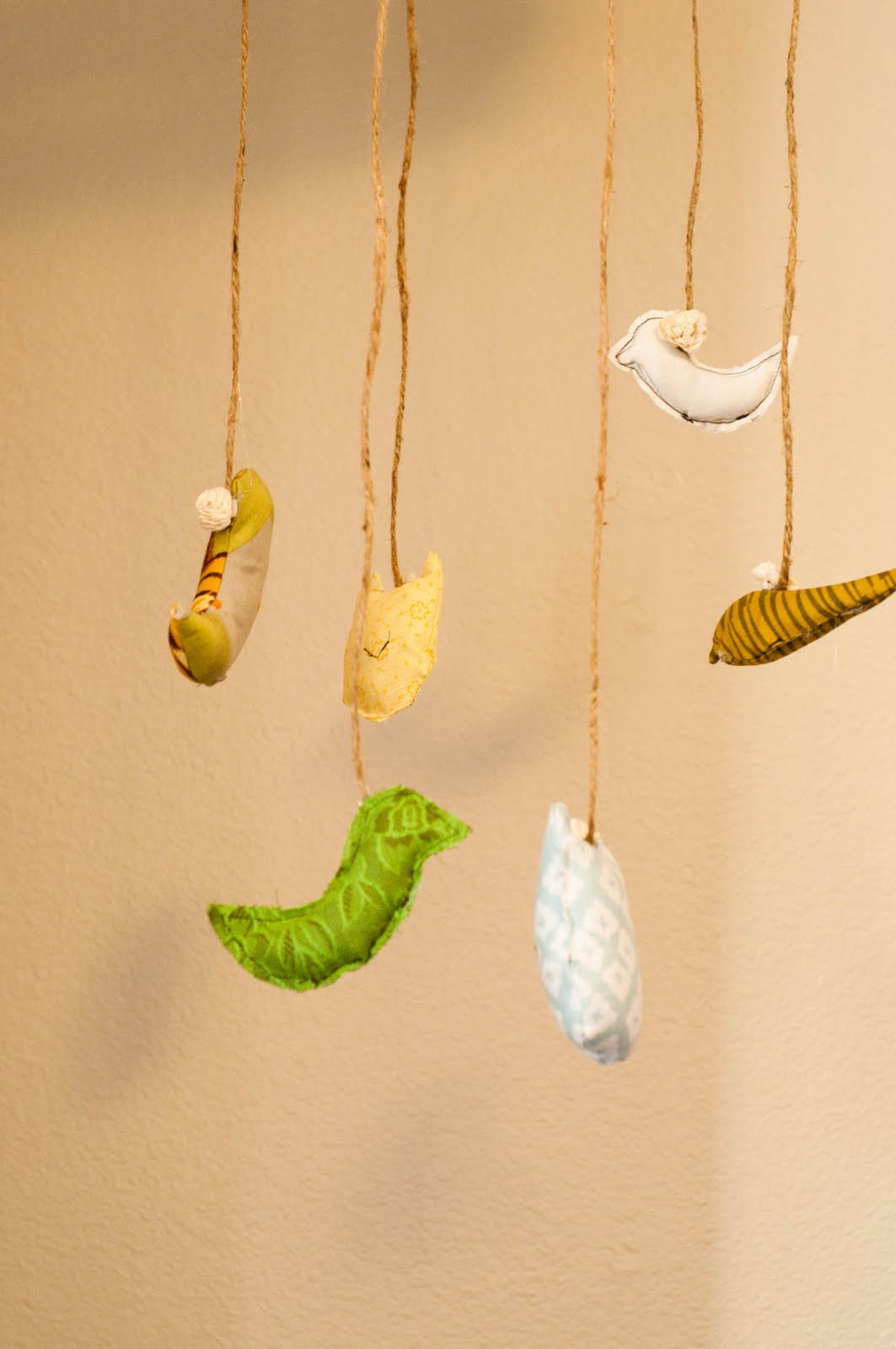 Crunchy Macaroni: DIY Bird Mobile