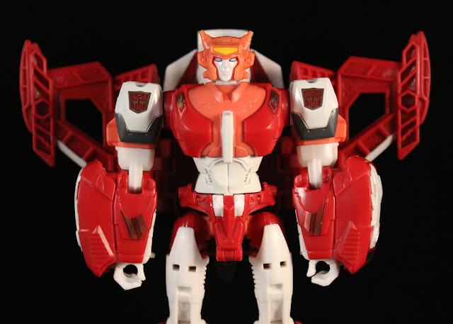 She's Fantastic: Transformers Power of the Primes - ELITA ONE!