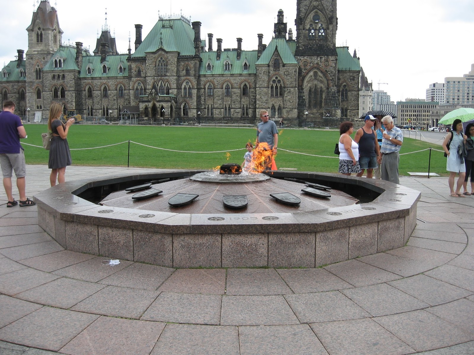 Memorials in Ottawa: The Centennial Flame