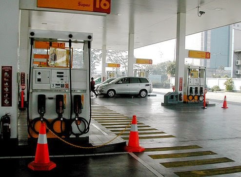 SPBU Shell VS SPBU Pertamina mana yang Lebih Murah | Otomotif-Cips