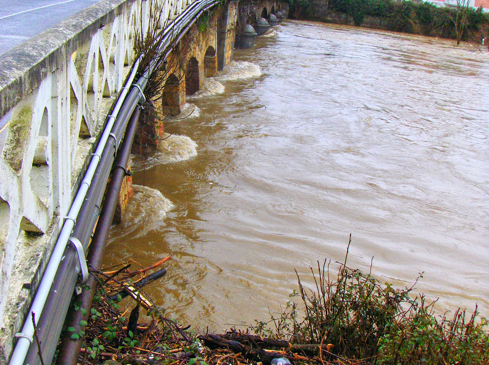 Un blog sobre Ampuero y otros lugares cercanos: Más fotos de la riada ...