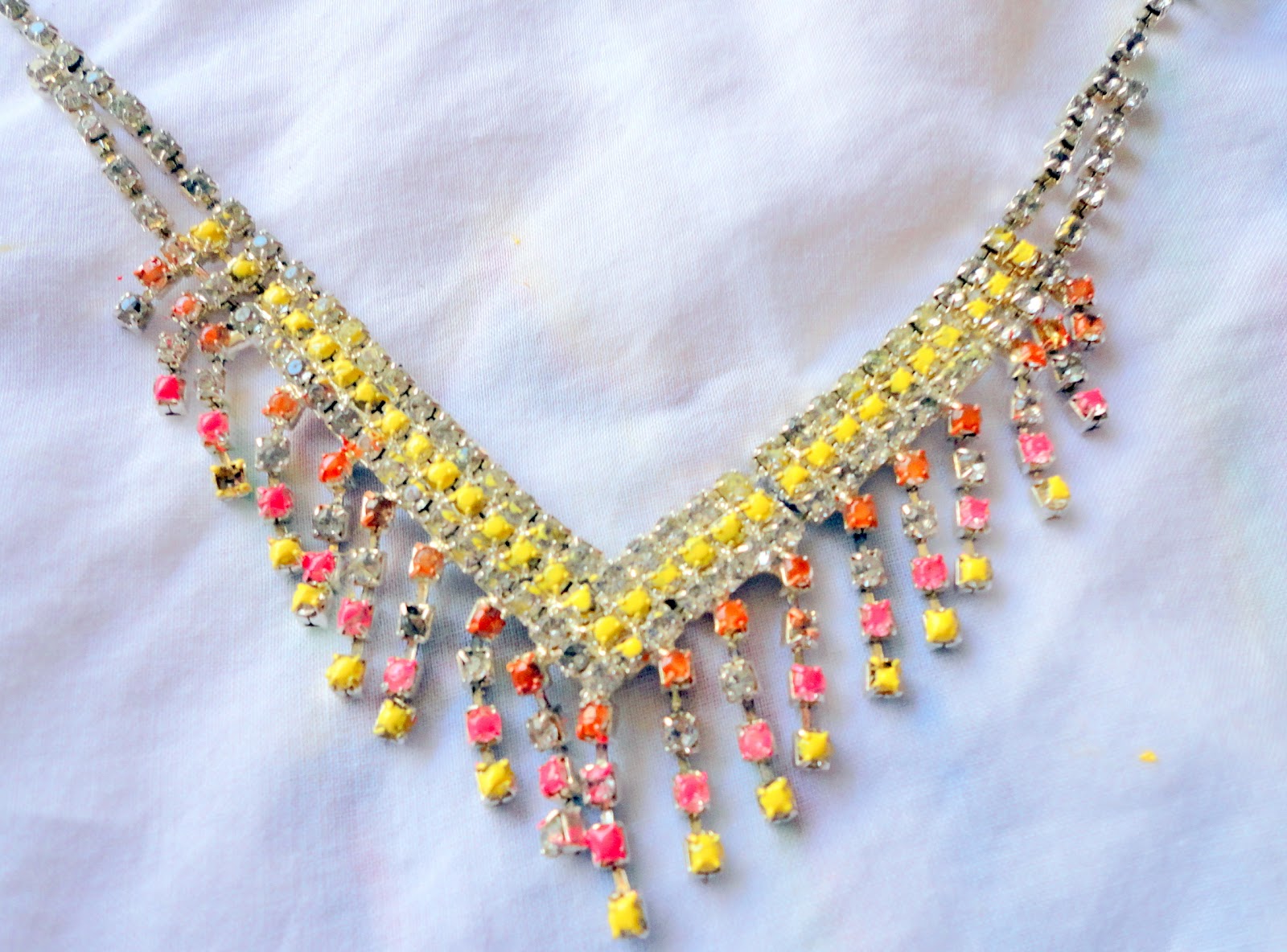 Hora de Diva: Aprenda a fazer colares com inspiração Tom Binns!