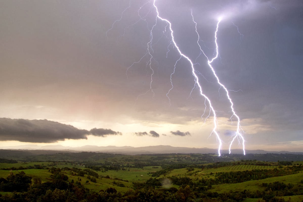 GoosBall: Lightning flash photography (22 Pics)