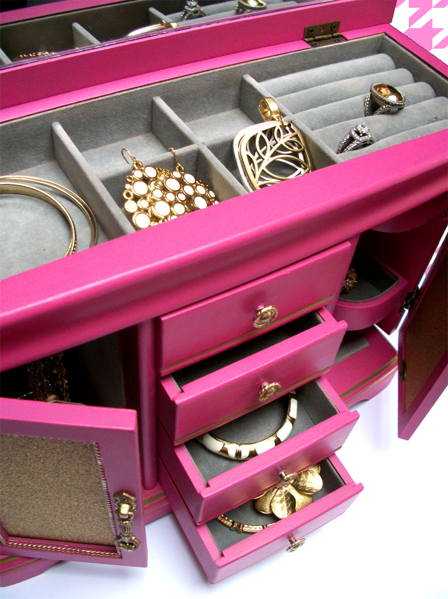 Lindsay Whipple Now: Hot Pink Jewelry Box with Carousel