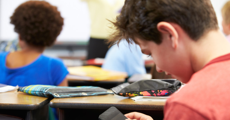 Social Media Distraction Statistics - SocialMaurice