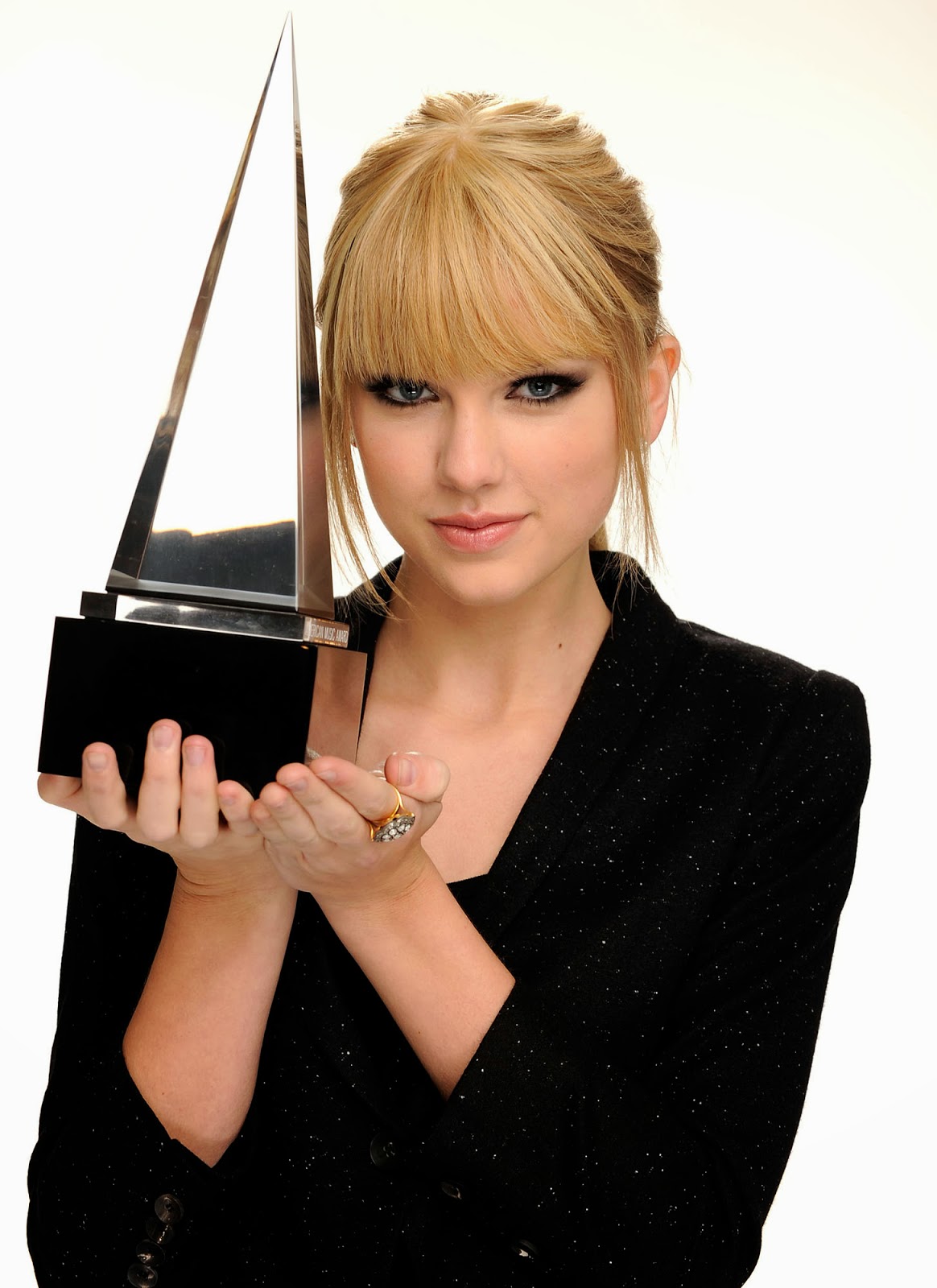 Female Singers: Taylor Swift pictures gallery (3)