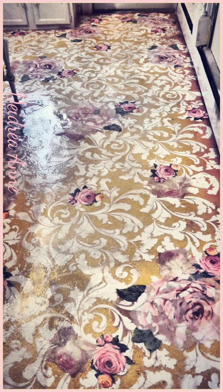 Suzy Homefaker: Pink and Gold glitter floor