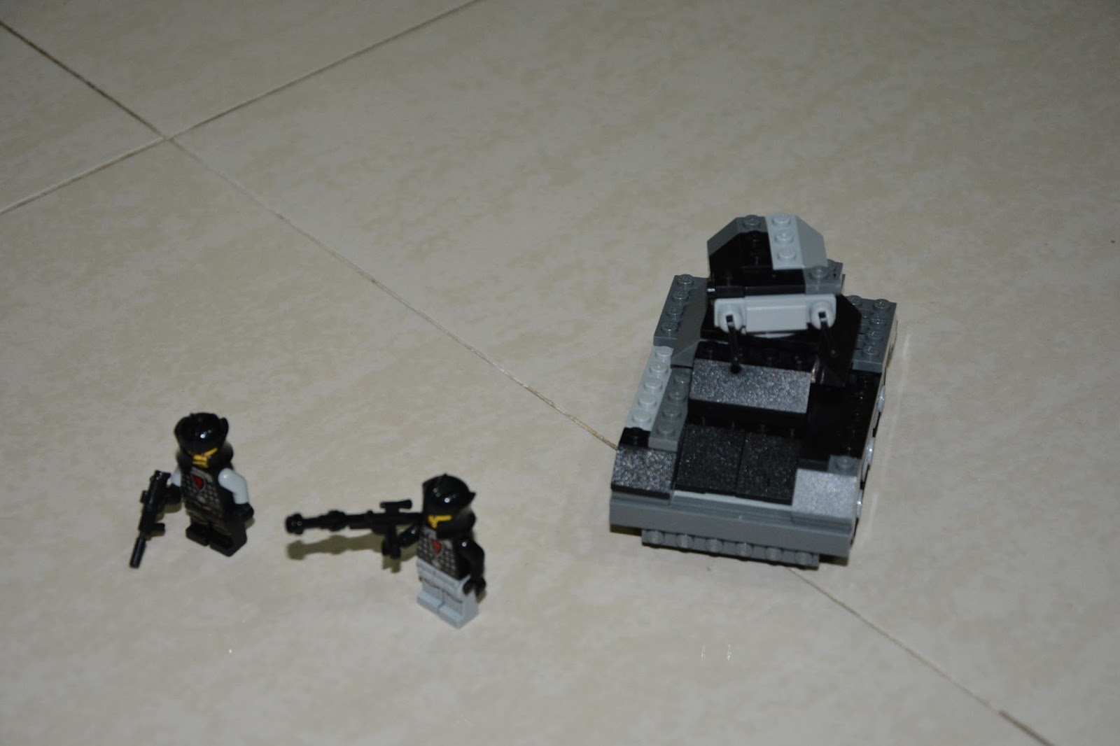 Kids' Lego Construct: German Panzer 1 Tank with Panzer troops