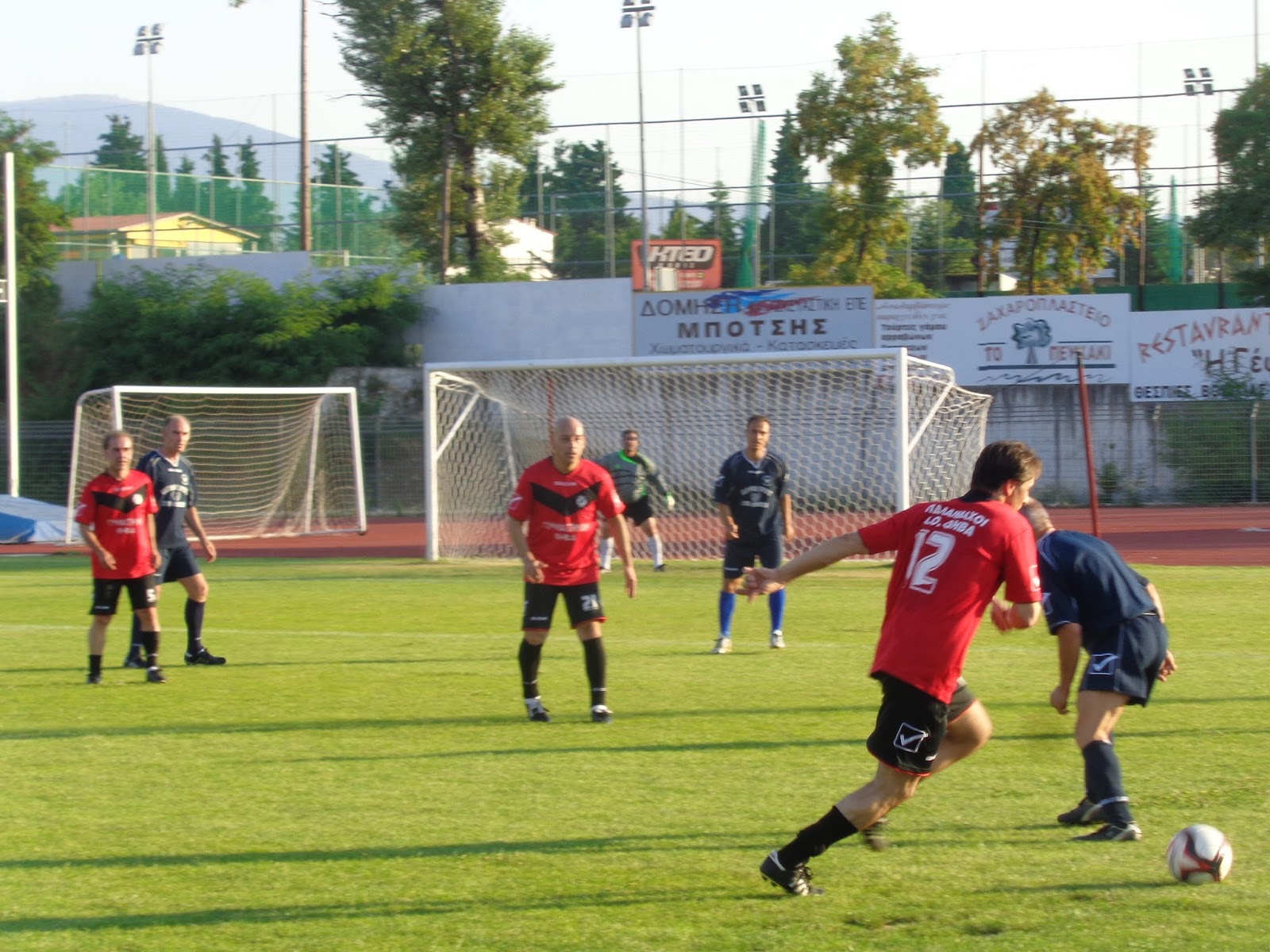 οι Παλαιμαχοι του Ατρομητου Αθηνων 6-4 τον ΑΟ Θηβα σε Εναν Αγωνα ...