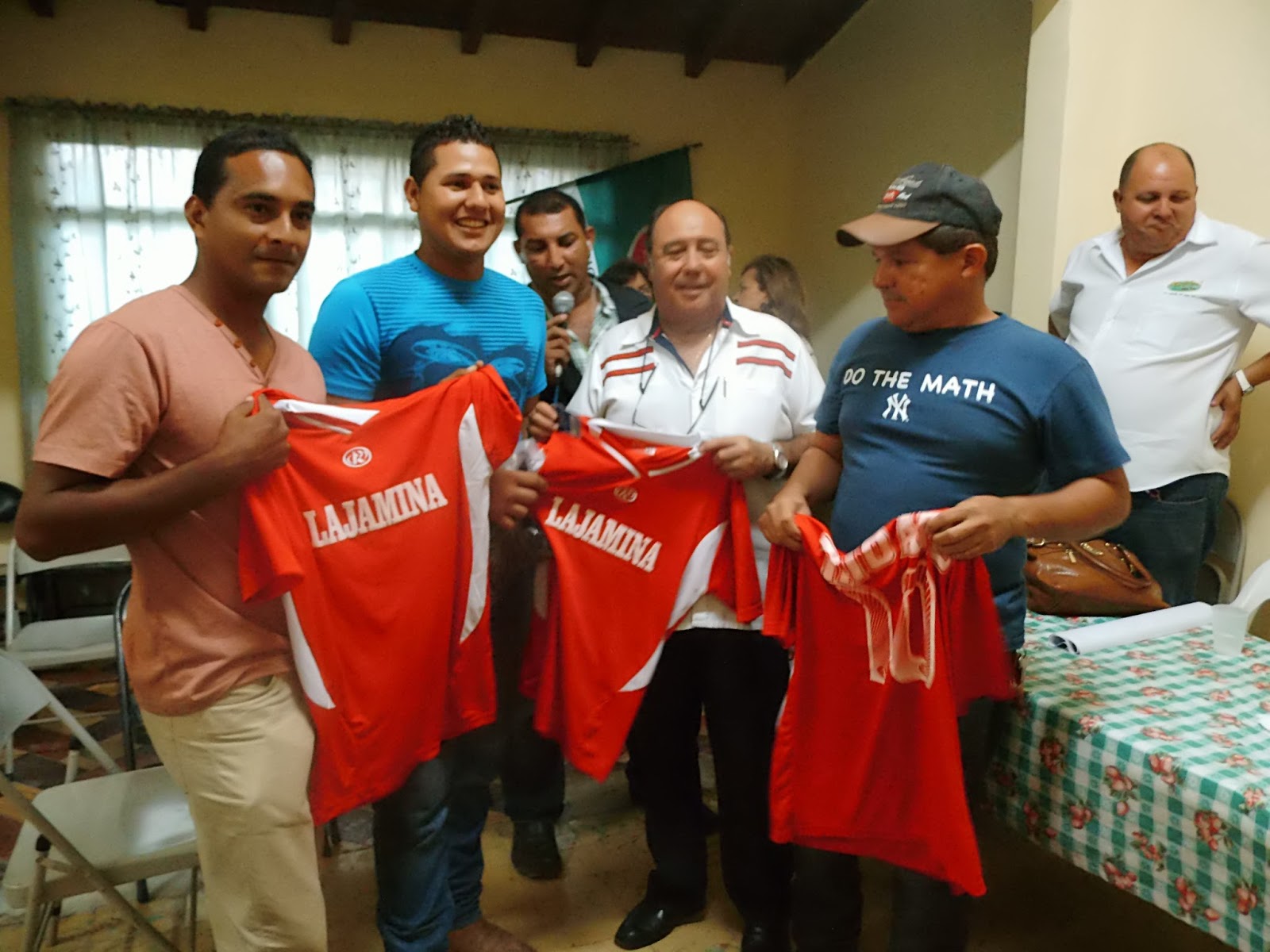 TITO AFU EN ACCION: TITO AFÚ CONTINÚA APOYANDO A LA GENTE DE SU CIRCUITO