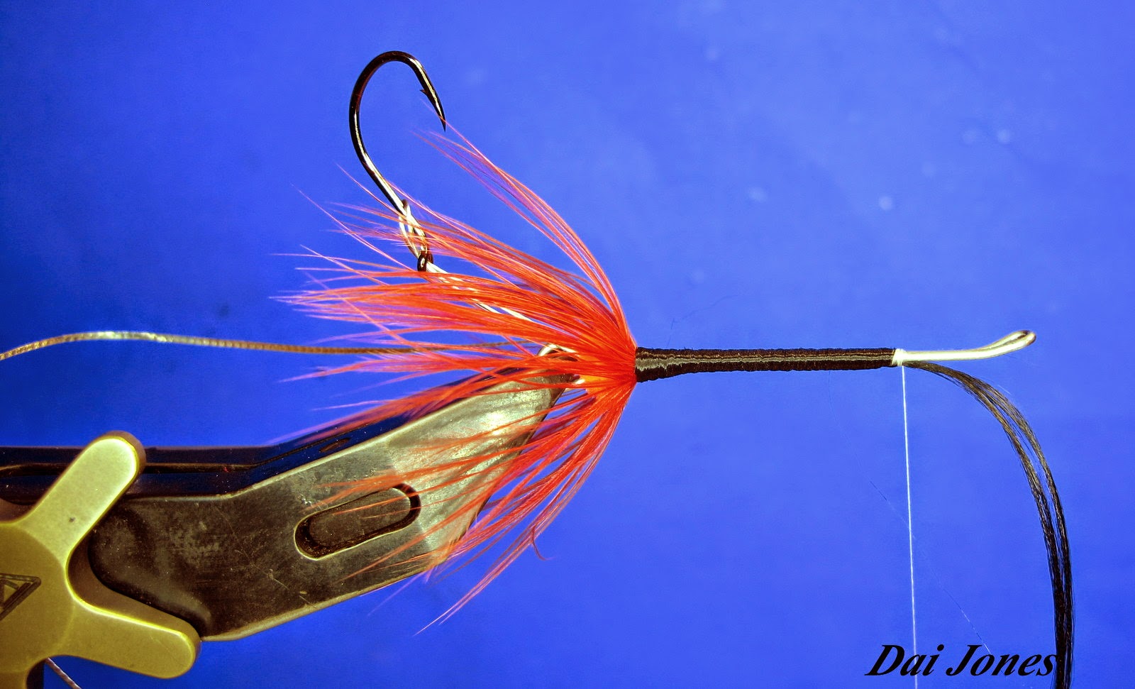 Flies step by step: Sewin ( sea trout) Night Intruder step by step.