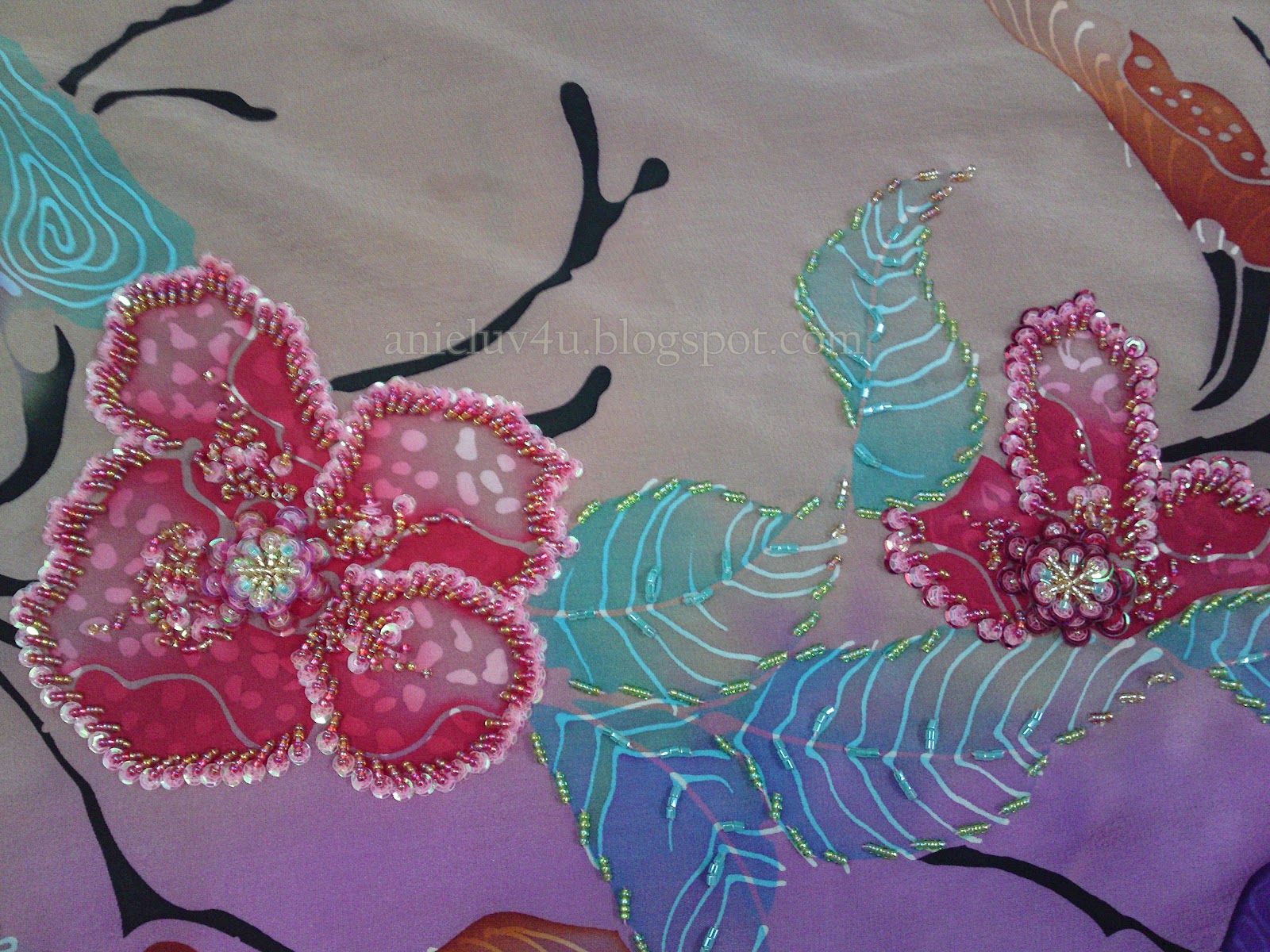 Sulaman manik dan labuci di batik crepe ~ Seindah Biasa