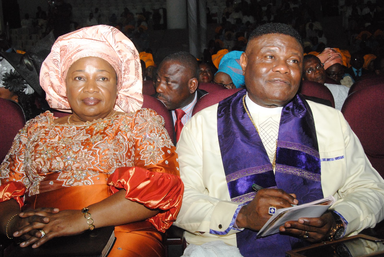 Welcome to Davies Angela Blog: Toluwani Odukoya weds in grandstyle