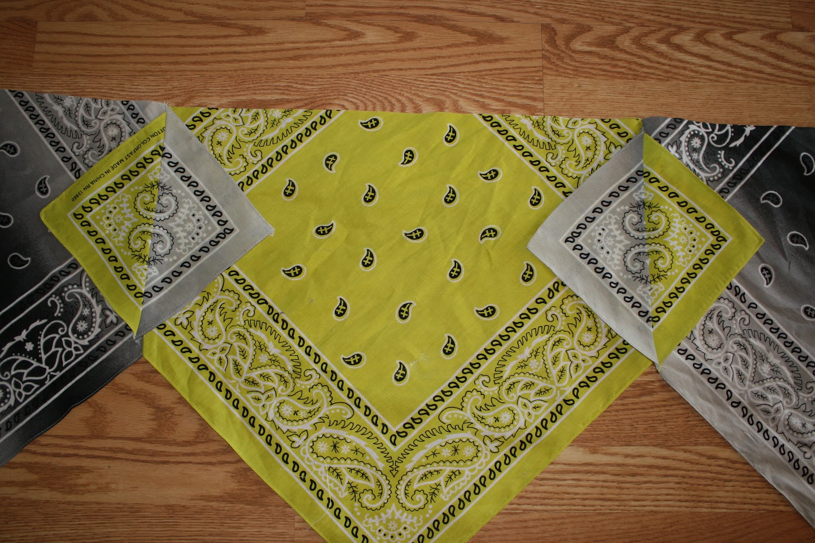 Buzzing and Bumbling: Bandana Apron Tutorial