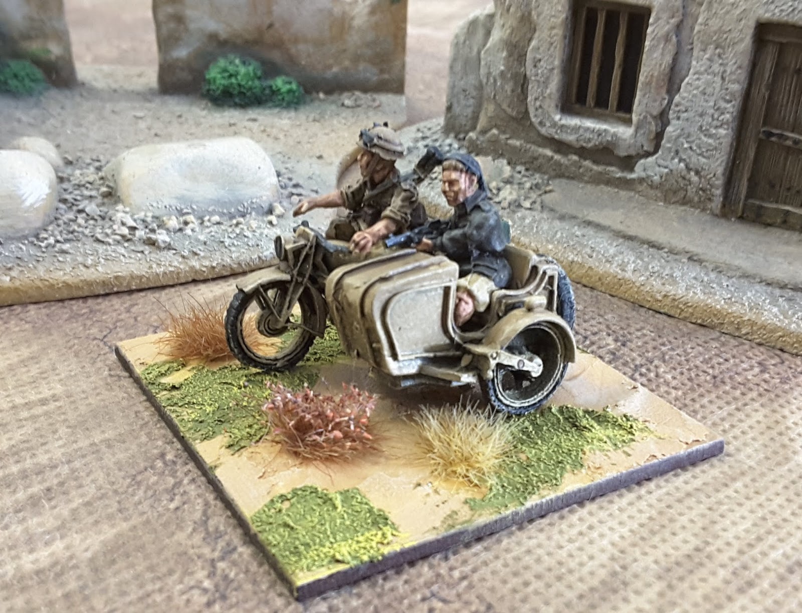 28mm Dog Tag Miniatures Italian WW2 Motorcycle Review – 2T-News