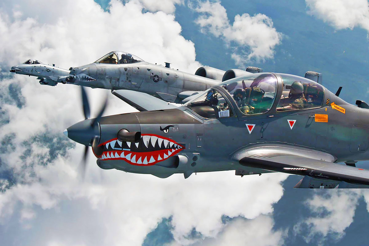 Aviones Super Tucano de Colombia y A-10 de EE.UU. se entrenan en ...