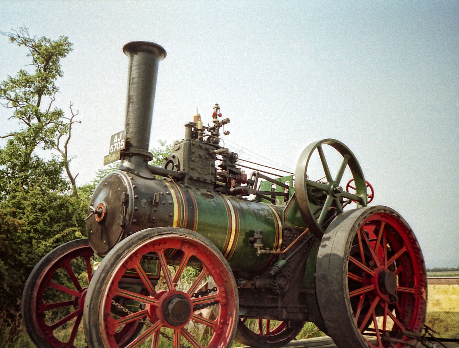 COTSWOLDS CASCADE: OLD STEAM TRACTOR