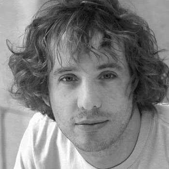 Aidé entre páginas