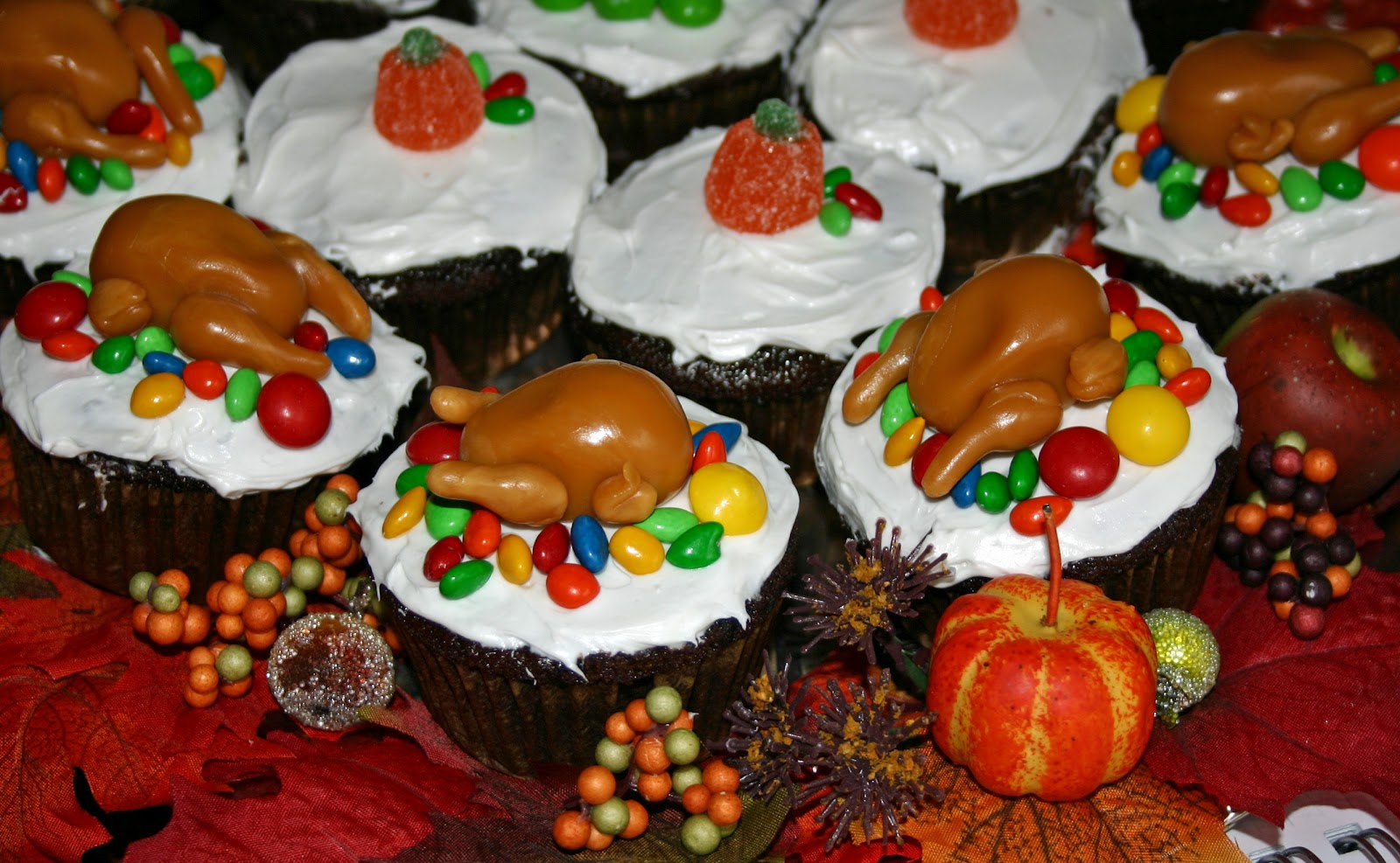 Jo and Sue: Caramel Turkey Cupcakes
