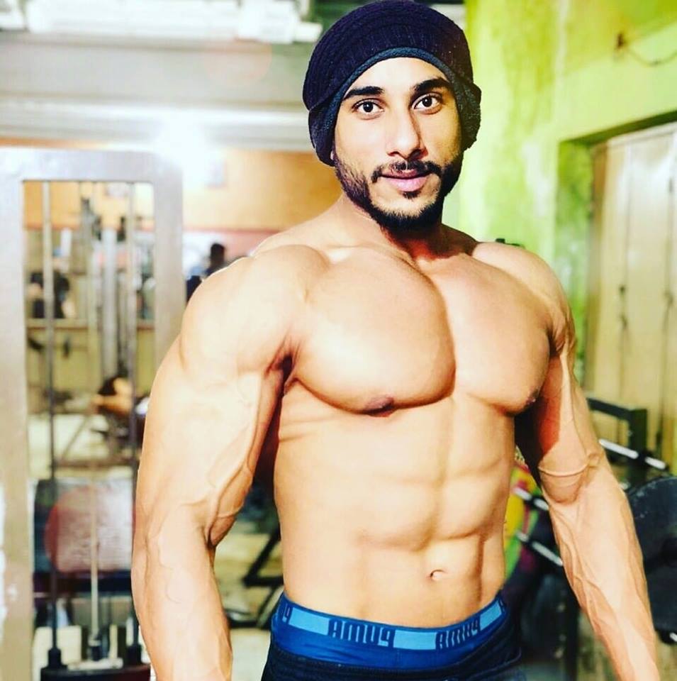 world bodybuilders pictures: jehlum bodybuilder Azeem Ali