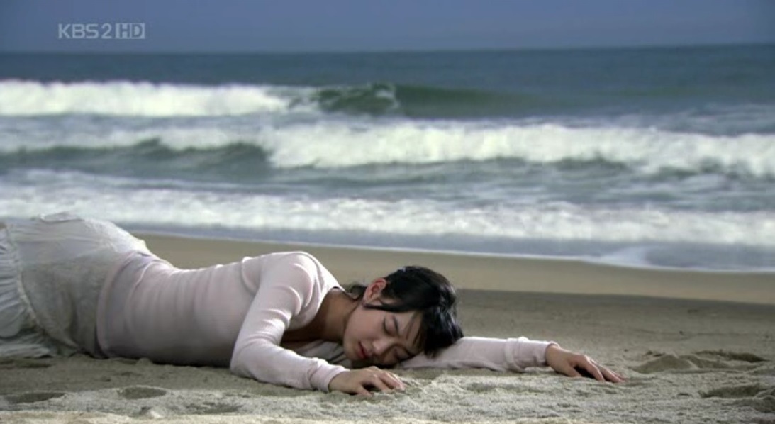 Shin Min Ah: Shin Min Ah at the Beach