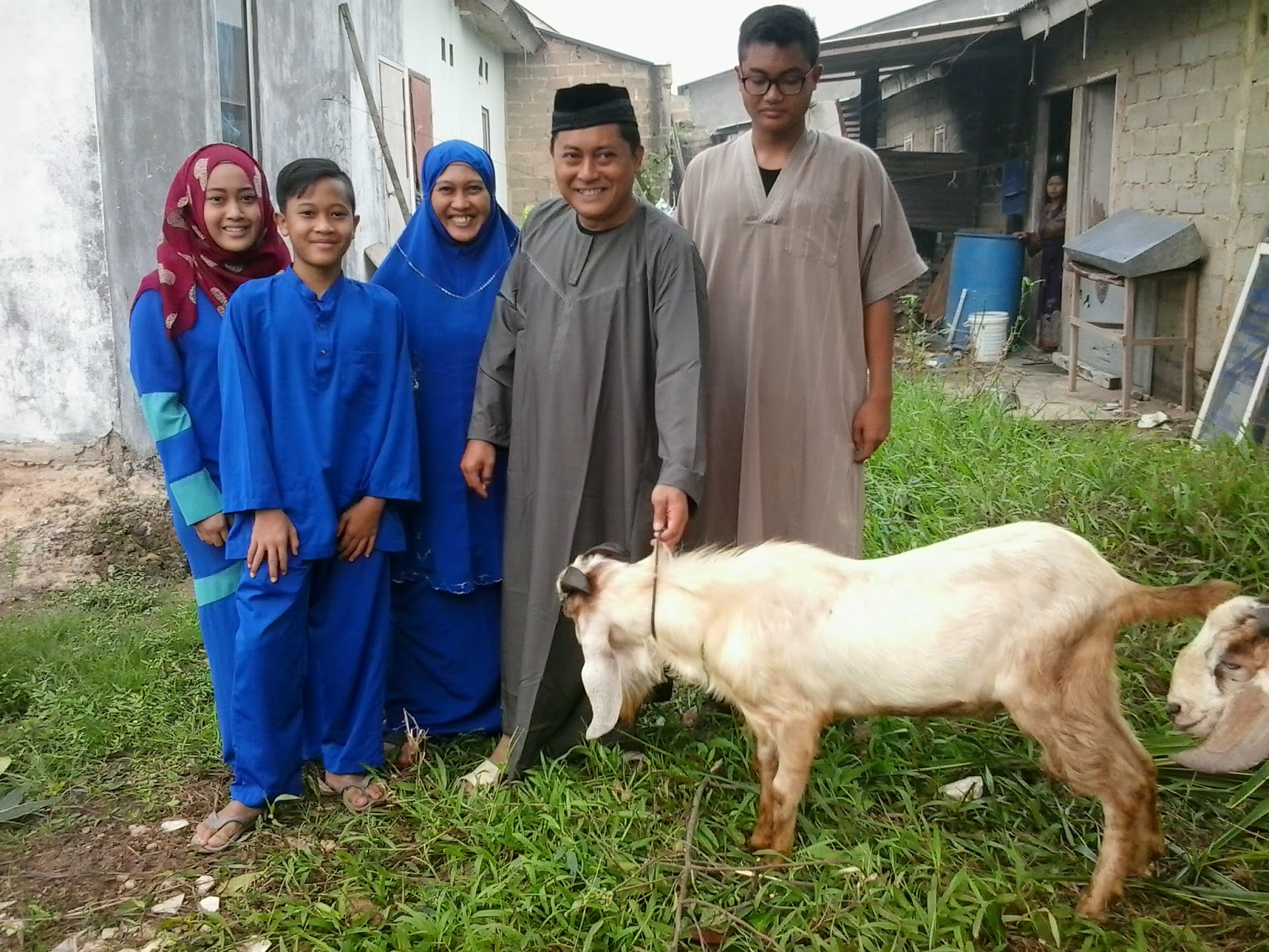 MUSHOLLA AR-RIDHO BATAM: ACARA PEMOTONGAN HEWAN QURBAN MUSHOLLA ARRIDHO ...