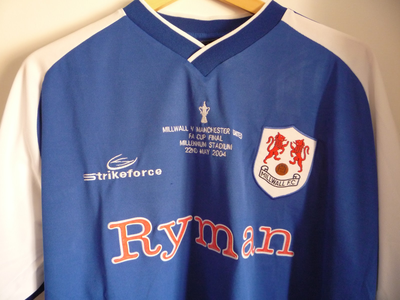 Football Uniforms | A football shirt collection: #28 Millwall FC (Home ...