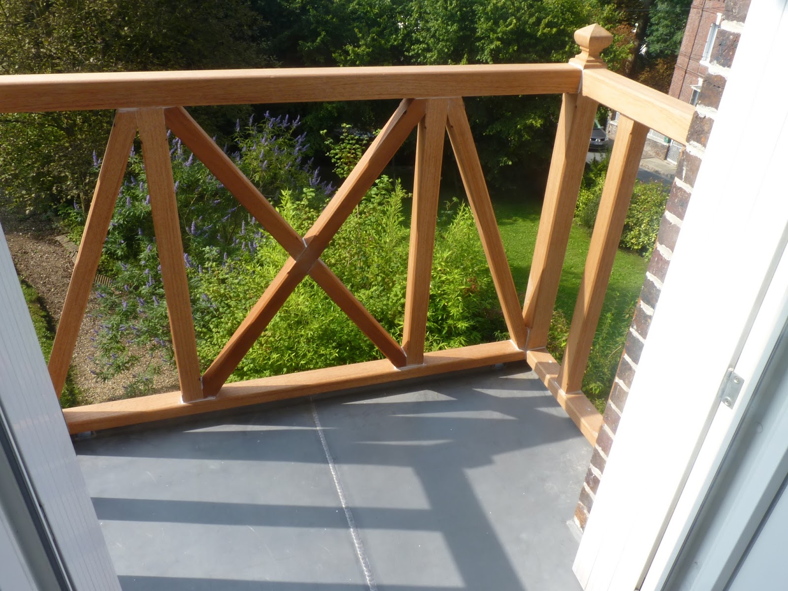 JONATHAN LEDOUX: réfection d' un balcon dans le style original