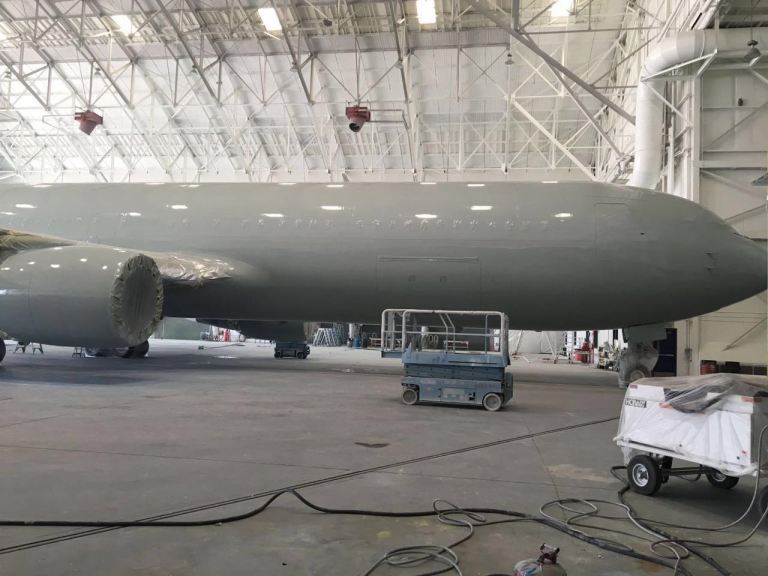 Defensa y Armas: El Boeing 767 para la FAB recibe sus colores