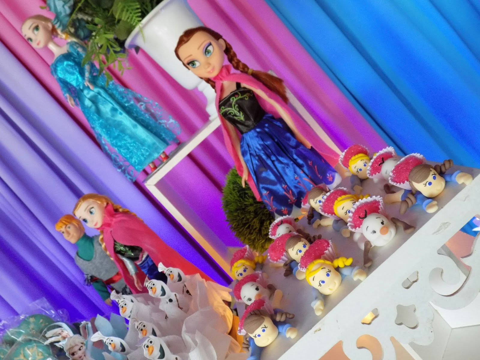 Colore Colorê: Frozen pocket azul, rosa e lilás