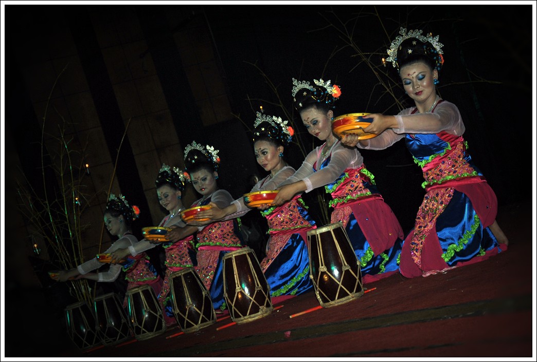 Sanggar Seni & Rias Citra Budaya: Ronggeng Patingtung