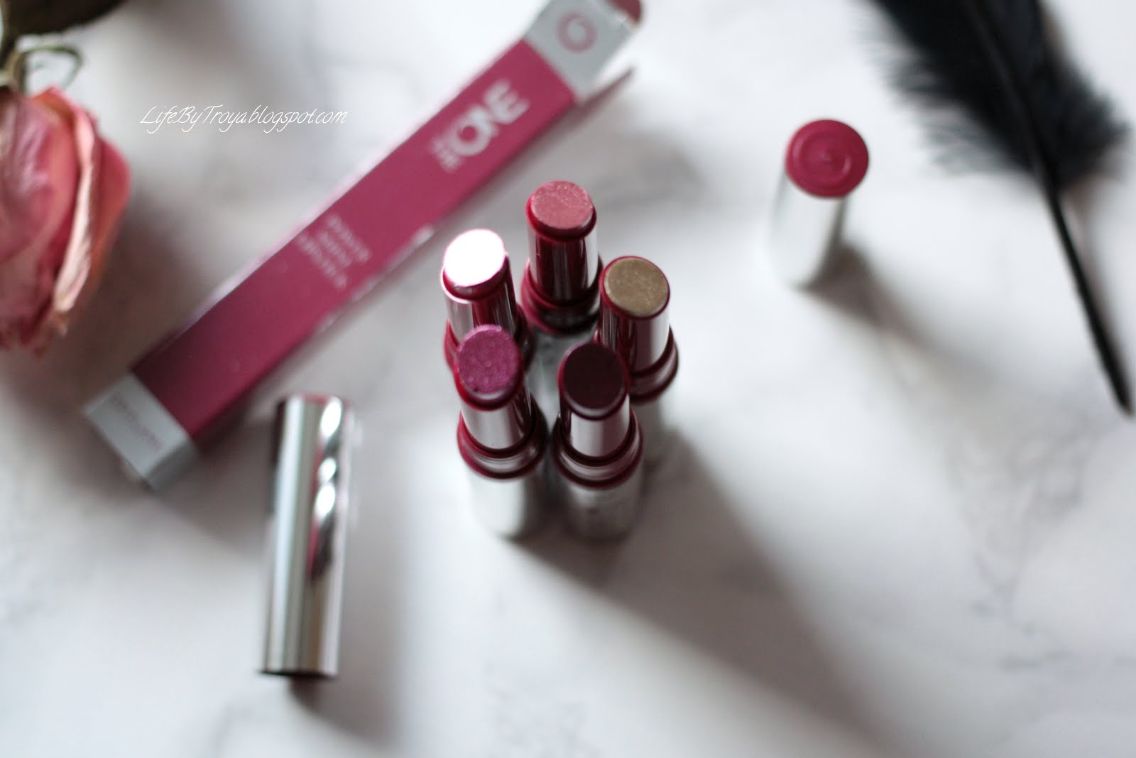 Review:: The One Power Shine Lipstick - Glitzy Gold, Pink Spritz, Ruby ...