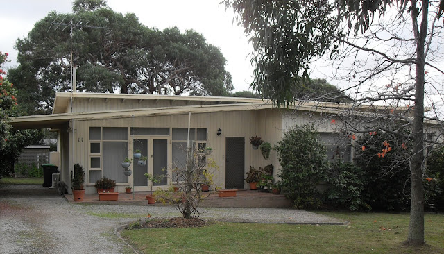 Hung Up On Retro: The Beach House