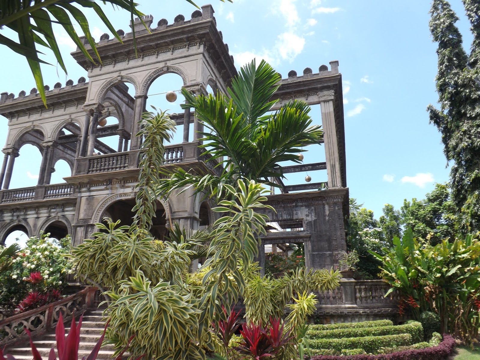 PHILIPPINES MANSION OF LOVE AT THE RUINS - Touristang Pobre