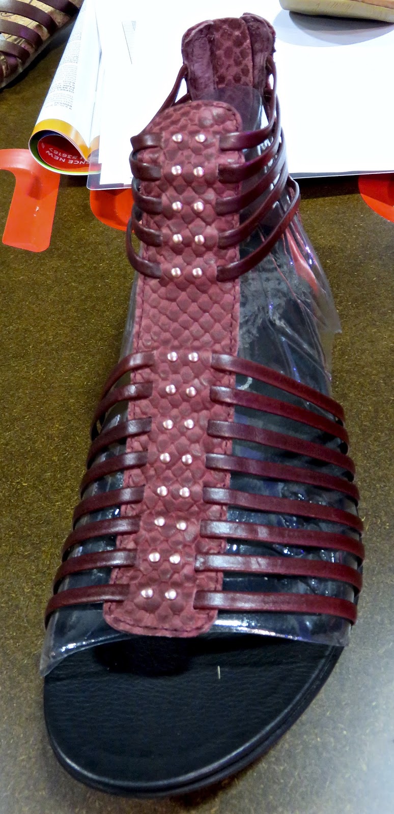 AHNU: SASSY SANDALS SPRING'16 Fashion/Comfort