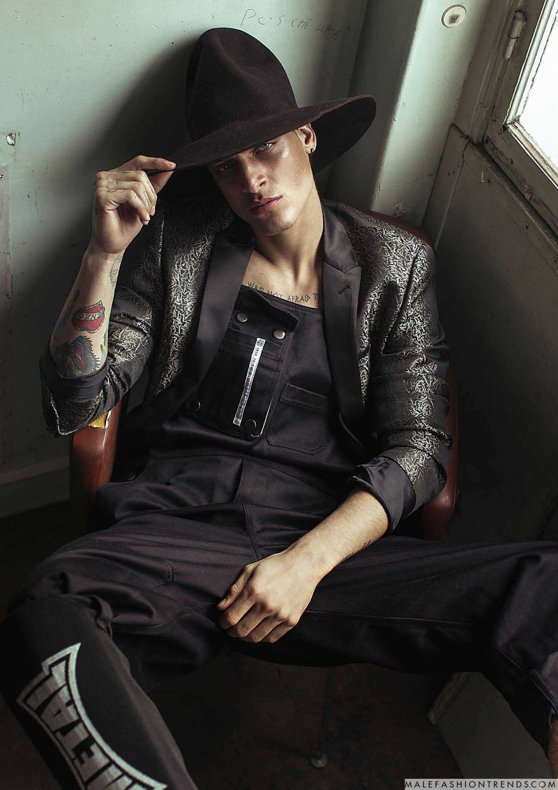 Jonathan Bellini viste recursos gráficos para Client Style Magazine