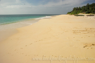 Backpacking Philippines: Bicol: The White Sand Beach of Maculabo Island ...