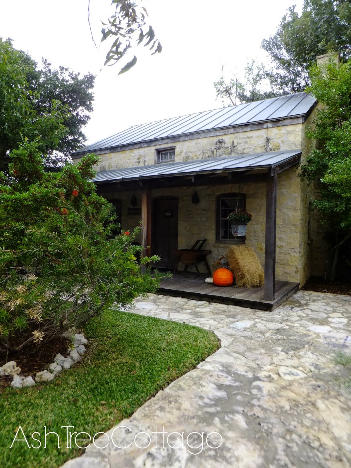 Ash Tree Cottage: Bentley's Texas Hill Country Cottage Tour