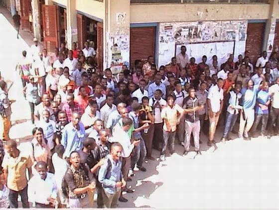 Wanafunzi Wa Chuo Kikuu Cha Udsm Wagoma Kuingia Darasani Kwa Madai Ya Kutopewa Fedha Za Kujikimu