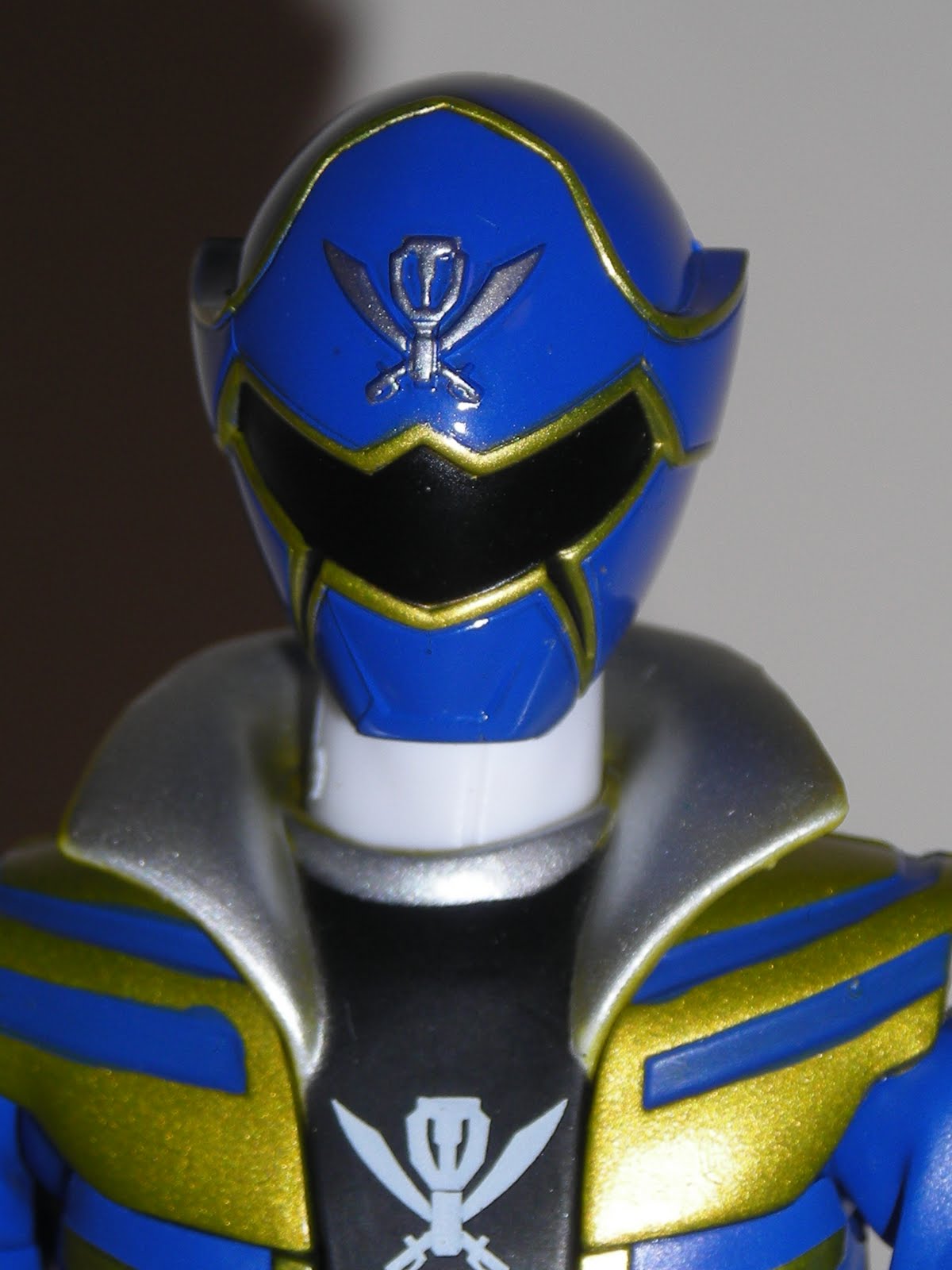 My Shiny Toy Robots: Toybox REVIEW: S.H. Figuarts Gokai Blue
